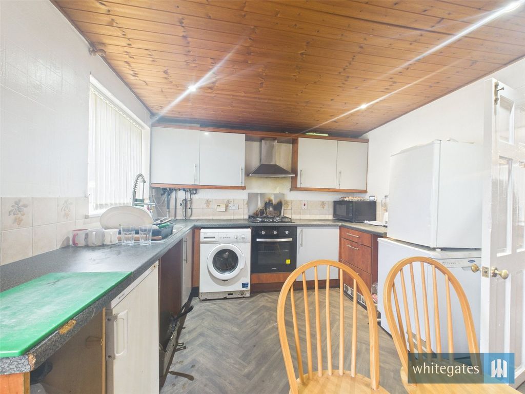 Eversley Drive, Bradford, West Yorkshire BD4, 3 bed semi-detached house ...