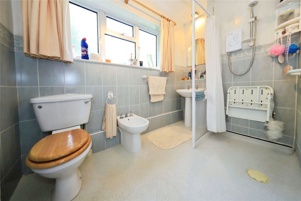 The Crescent, Cookley, Kidderminster, Worcestershire DY10, 3 bed ...