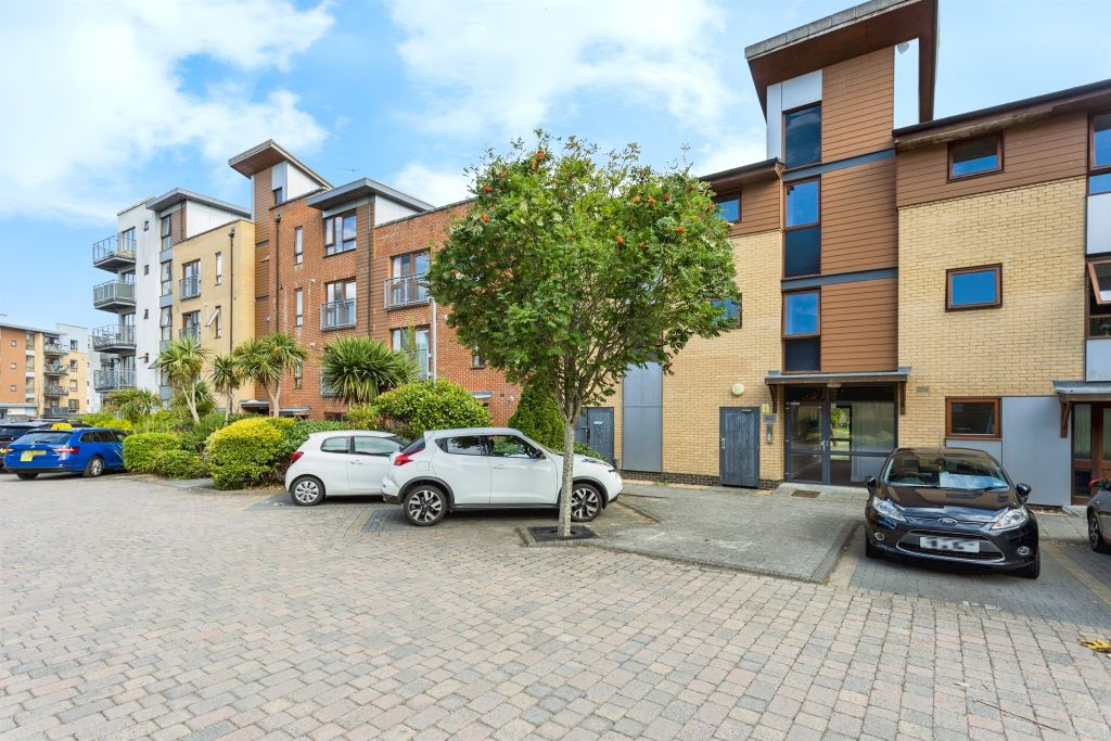 Commonwealth Drive, Crawley RH10, 1 bed flat for sale, £220,000 ...