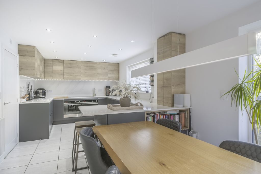 Upper Mill, Ridgeway Farm SN5, 5 bed detached house for sale, £500,000 ...