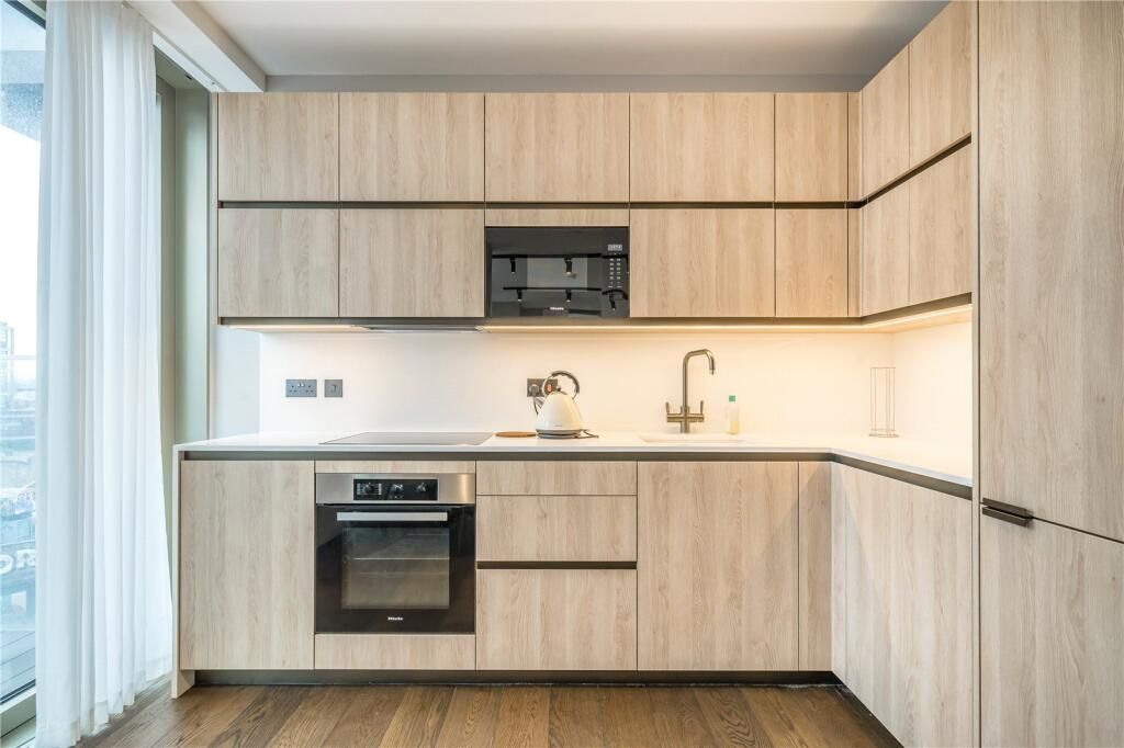 Hibbert Street, Luton LU1, 2 bed flat to rent, £1,299 pcm | PrimeLocation