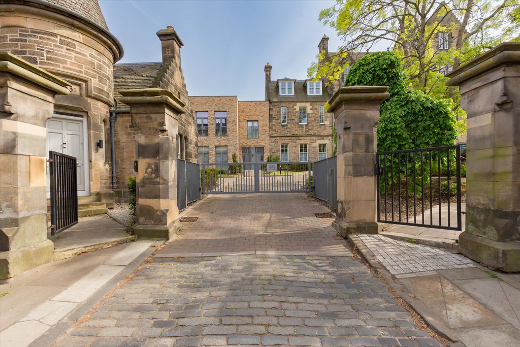 Gorgie Road, Edinburgh EH11, 3 bed flat for sale, £525,000 | PrimeLocation