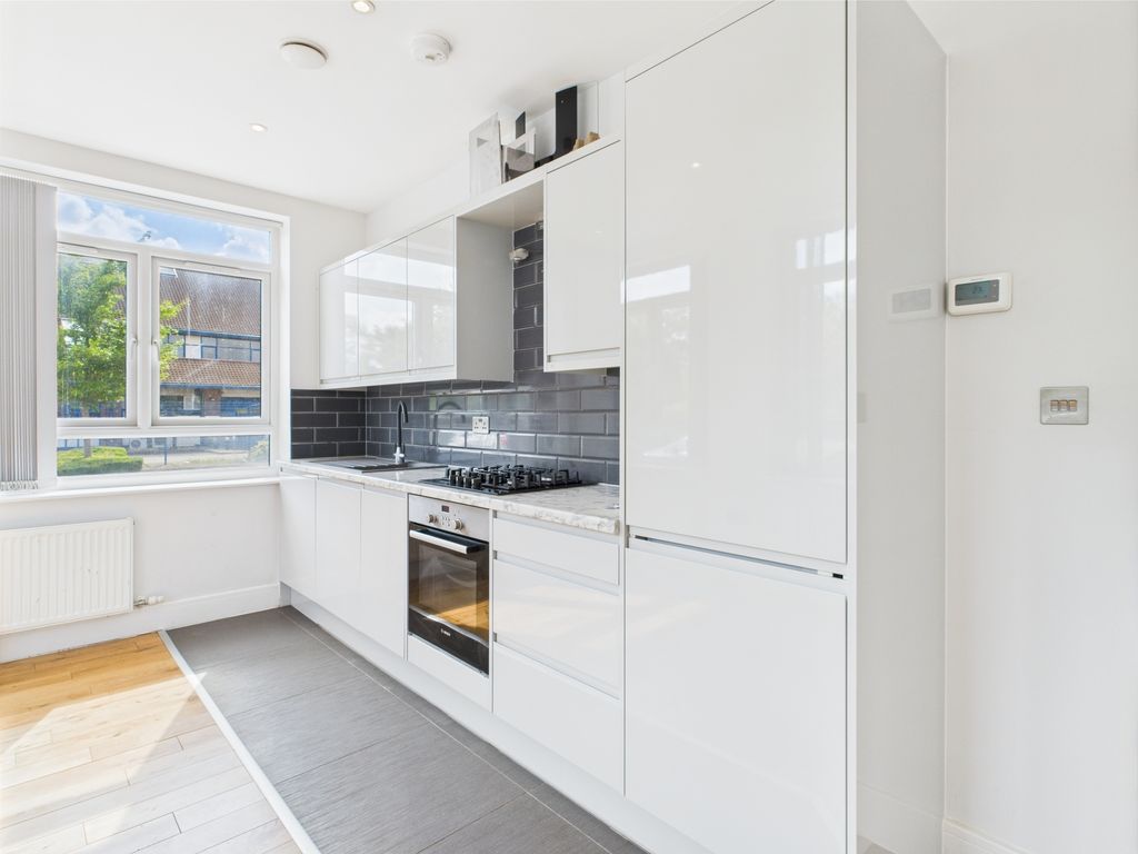 Lime Tree Way, Chineham, Basingstoke RG24, 1 bed flat to rent, £1,020 ...