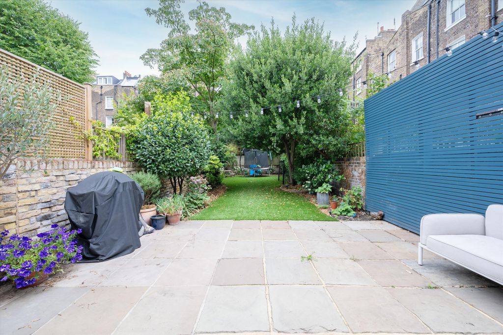 Fitzroy Road, London NW1, 3 bed flat for sale, £2,000,000 | PrimeLocation