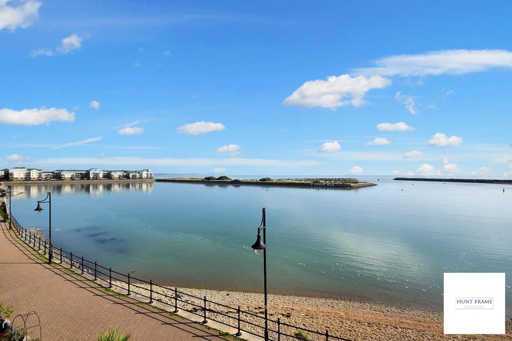 Bermuda Place, Eastbourne BN23, 4 bed town house for sale, £550,000 ...