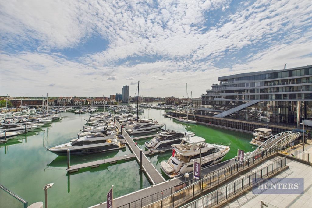 Alexandra Wharf, Ocean Village SO14, 2 bed flat for sale, £450,000 ...