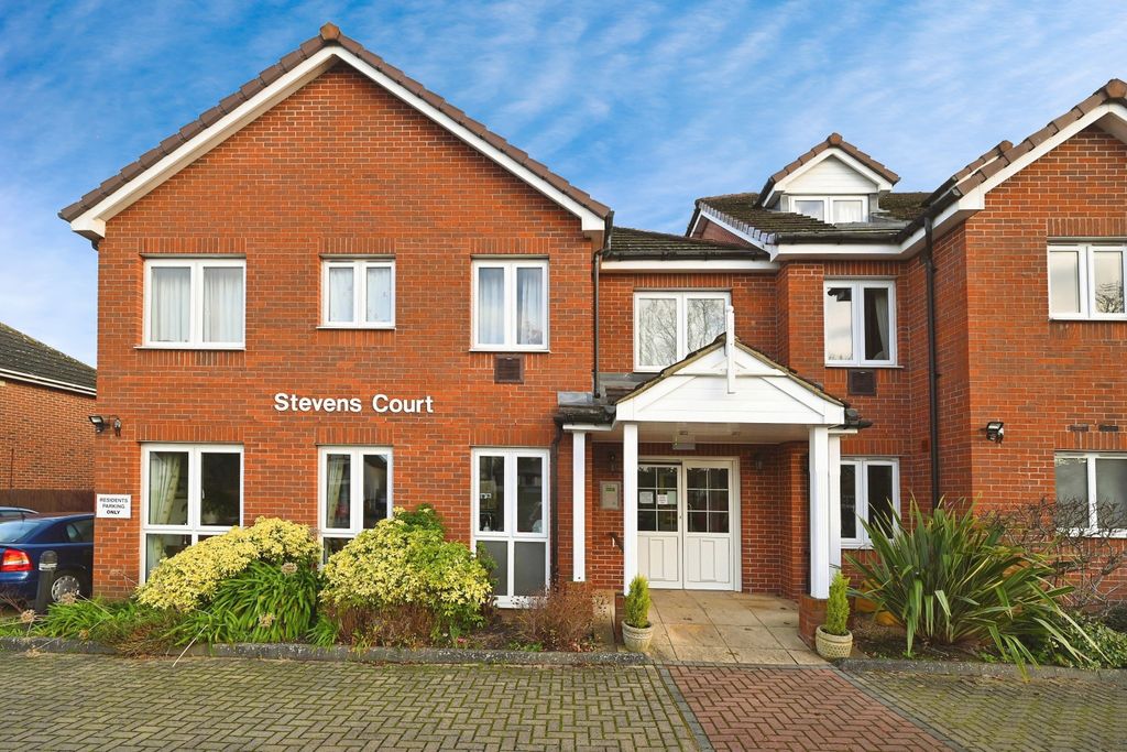 Stevens Court, Winnersh RG41, 1 bed flat for sale, £105,000 | PrimeLocation