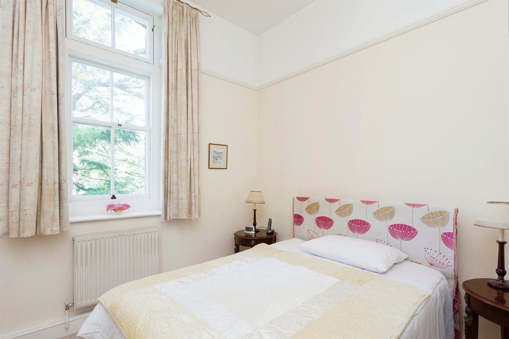 Oak Tree Way, Horsham RH13, 2 bed flat for sale, £250,000 | PrimeLocation