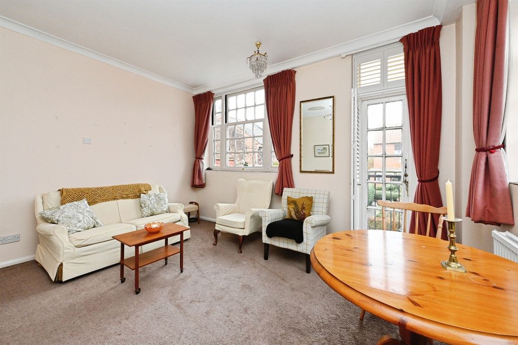 Old School Court, King's Lynn PE30, 2 bed flat for sale, £175,000 ...