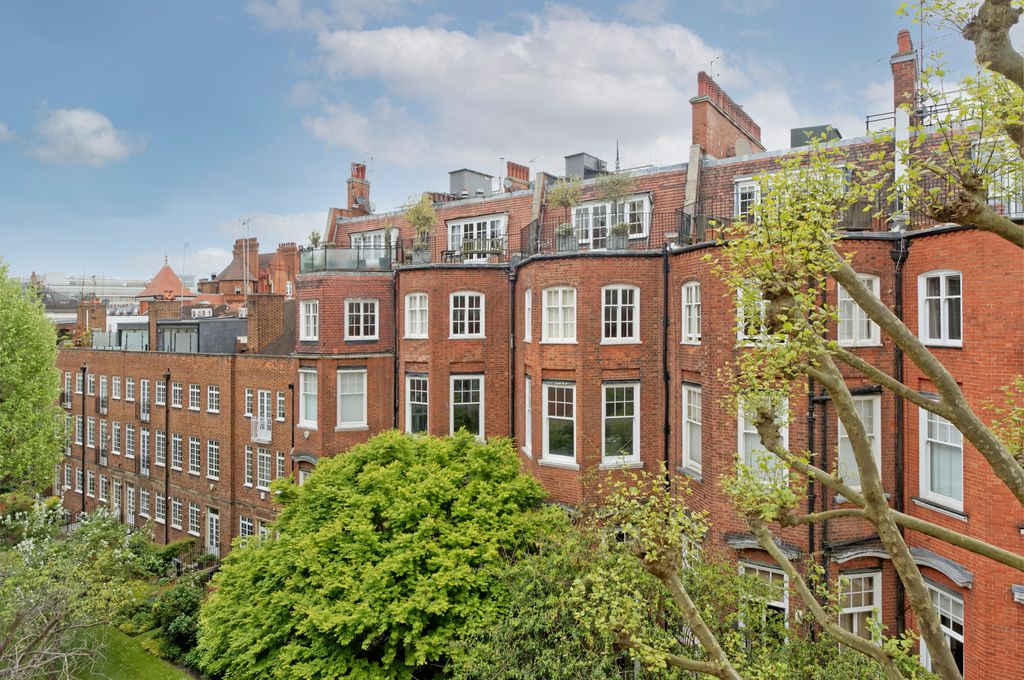 Sloane Court West, London SW3, 2 bed flat for sale, £1,000,000 ...