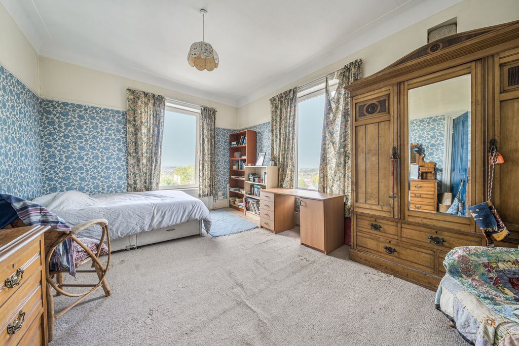 Grange Hill, London SE25, 4 bed flat for sale, £525,000 | PrimeLocation