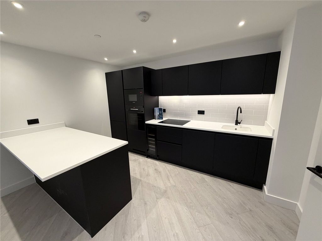 Vista River Gardens, Trinity Island, Trinity Way M3, 2 bed flat to rent ...
