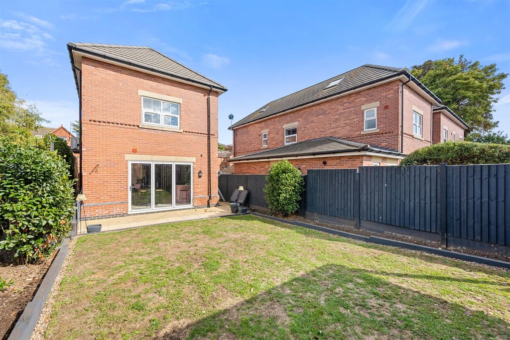 London Road, Kettering NN15, 5 bed detached house for sale, £499,995 ...