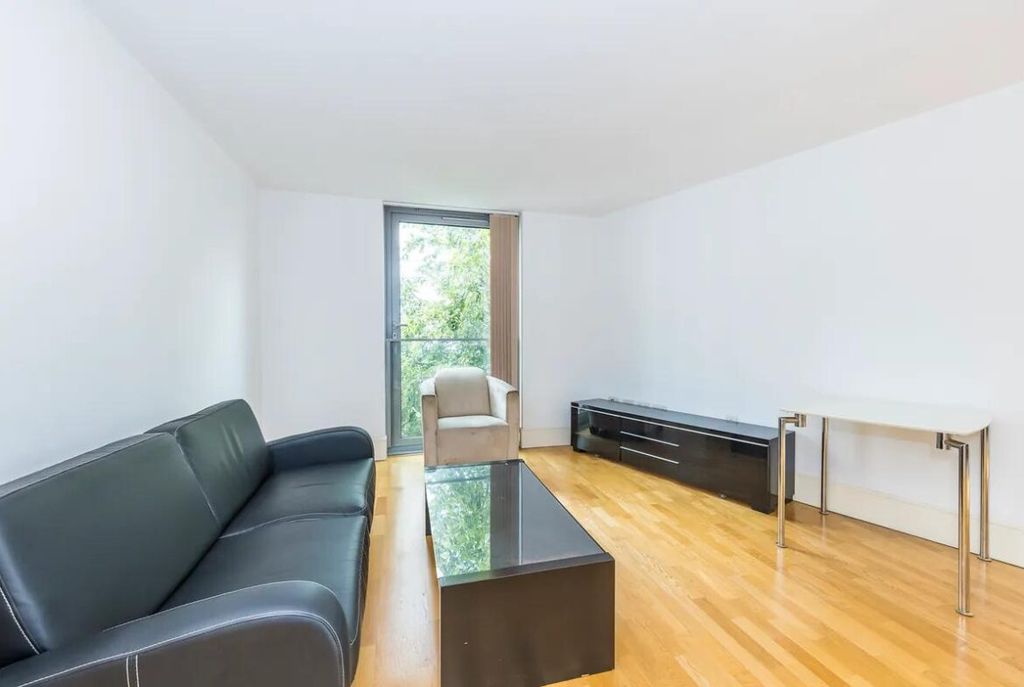 Stadium Mews, London N5, 2 bed flat to rent, £2,700 pcm | PrimeLocation