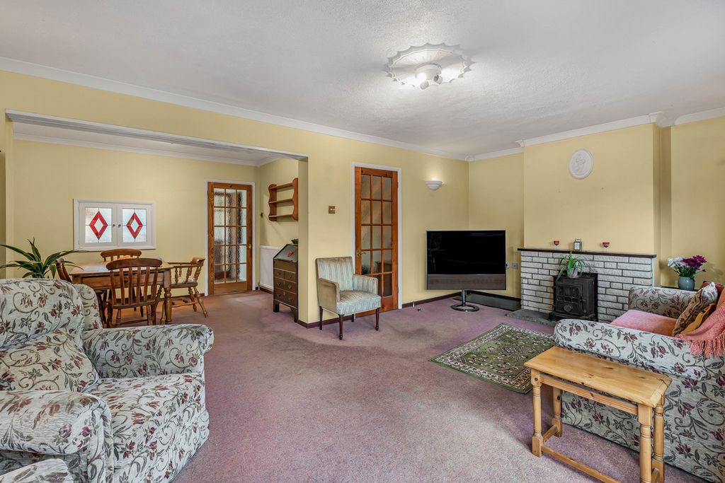 High Street, Chalgrove OX44, 3 bed semi-detached house for sale, £ ...