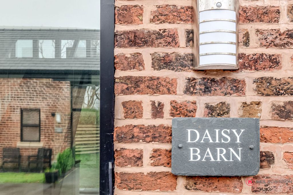 Daisy Barn, Phipps Lane, Burtonwood WA5, 4 bed barn conversion for sale ...