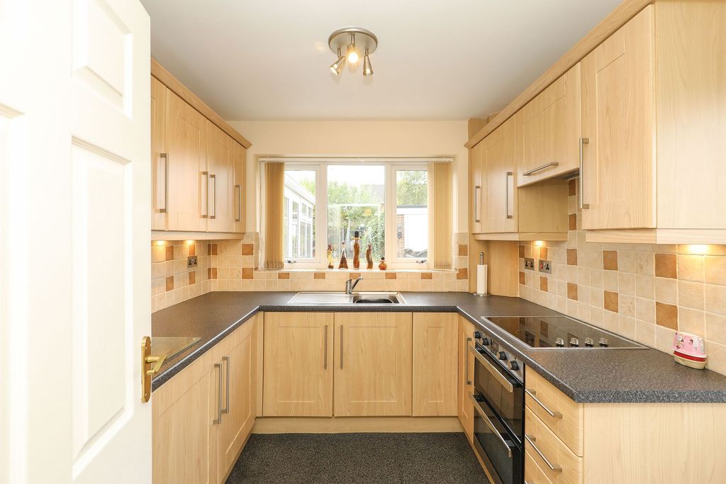 Avondale Road, Inkersall S43, 3 bed semi-detached house for sale, £ ...