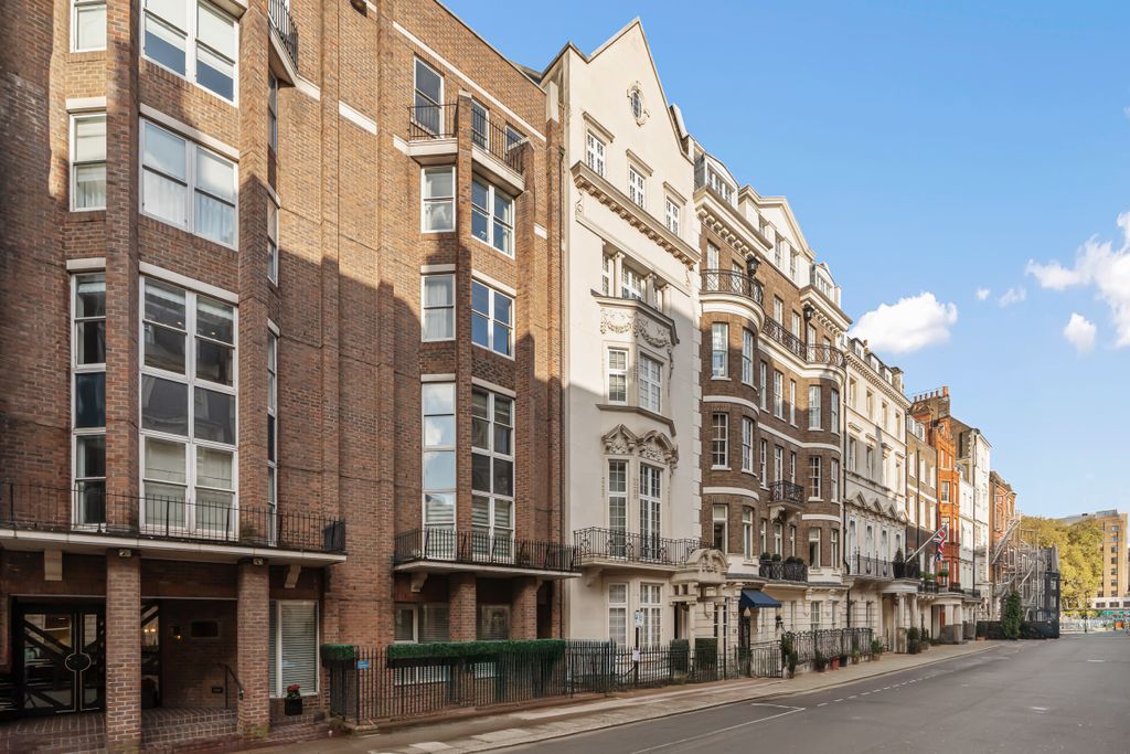 Rosebery Court, Charles Street, Mayfair, London W1J, United Kingdom, 3 ...