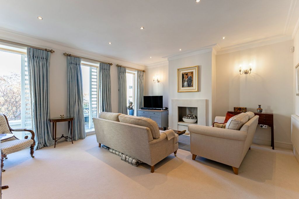Trafalgar Street, Cheltenham, Gloucestershire GL50, 4 bed terraced ...