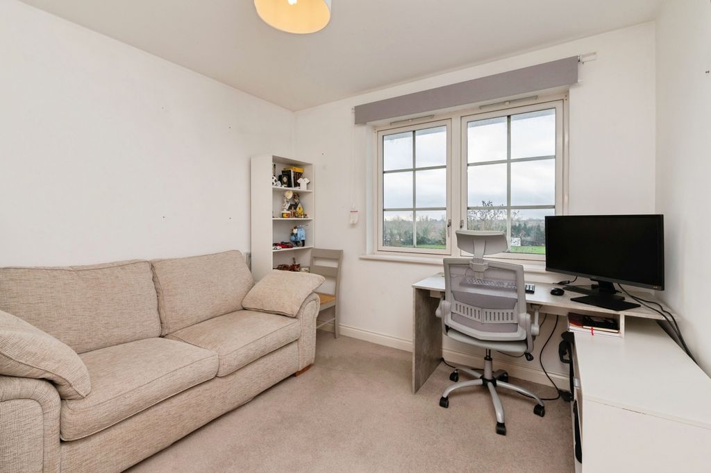 Gainsborough Close, Basildon, Essex SS14, 2 bed flat for sale, £230,000 ...