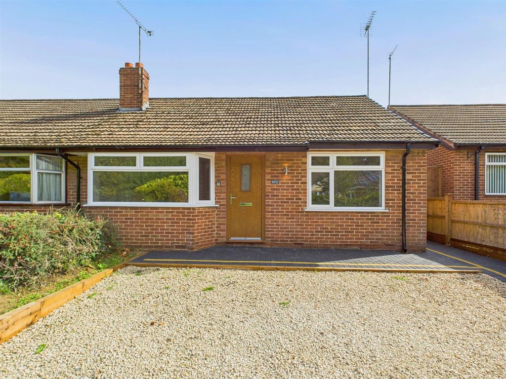 Green Street, Brockworth GL3, 2 bed semi-detached bungalow for sale, £ ...