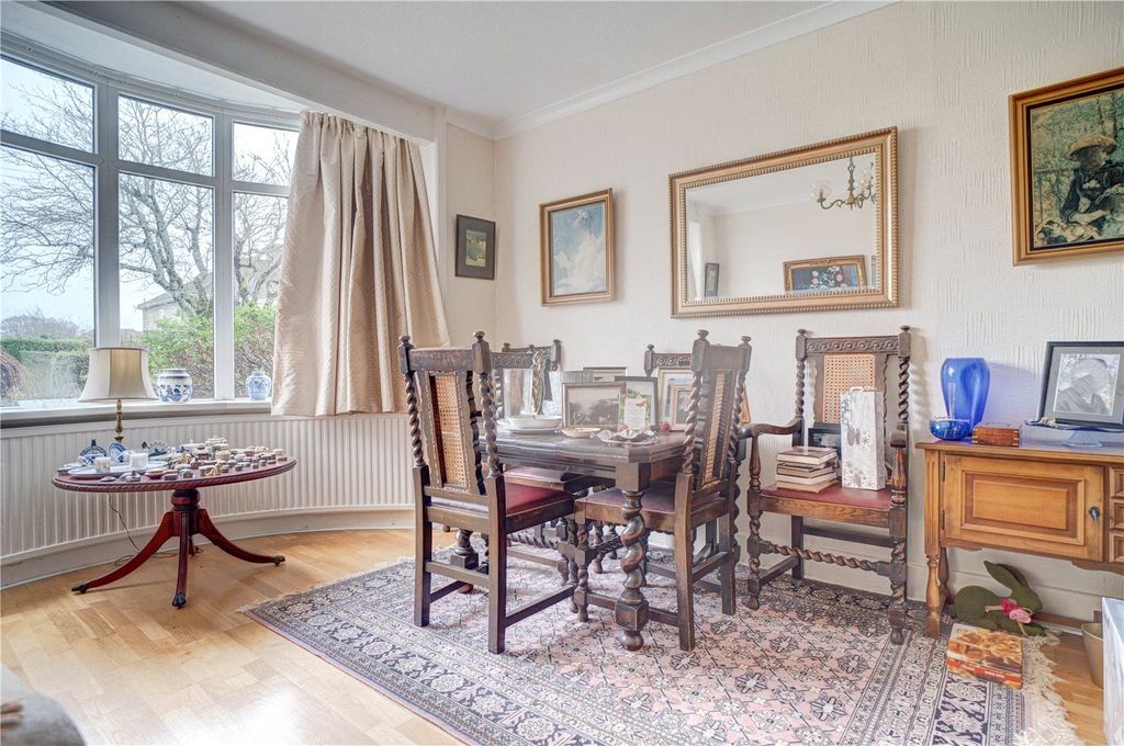 Sandown Avenue, Lakeside, Swindon, Wiltshire SN3, 3 bed semi-detached ...