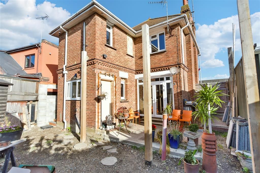 Marine Parade, Sheerness, Kent ME12, 2 bed detached house for sale, £ ...