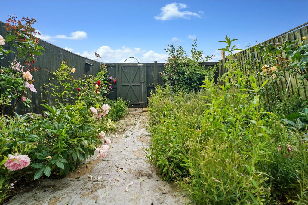 Cheney Manor Road, Swindon, Wiltshire SN2, 1 bed flat for sale ...