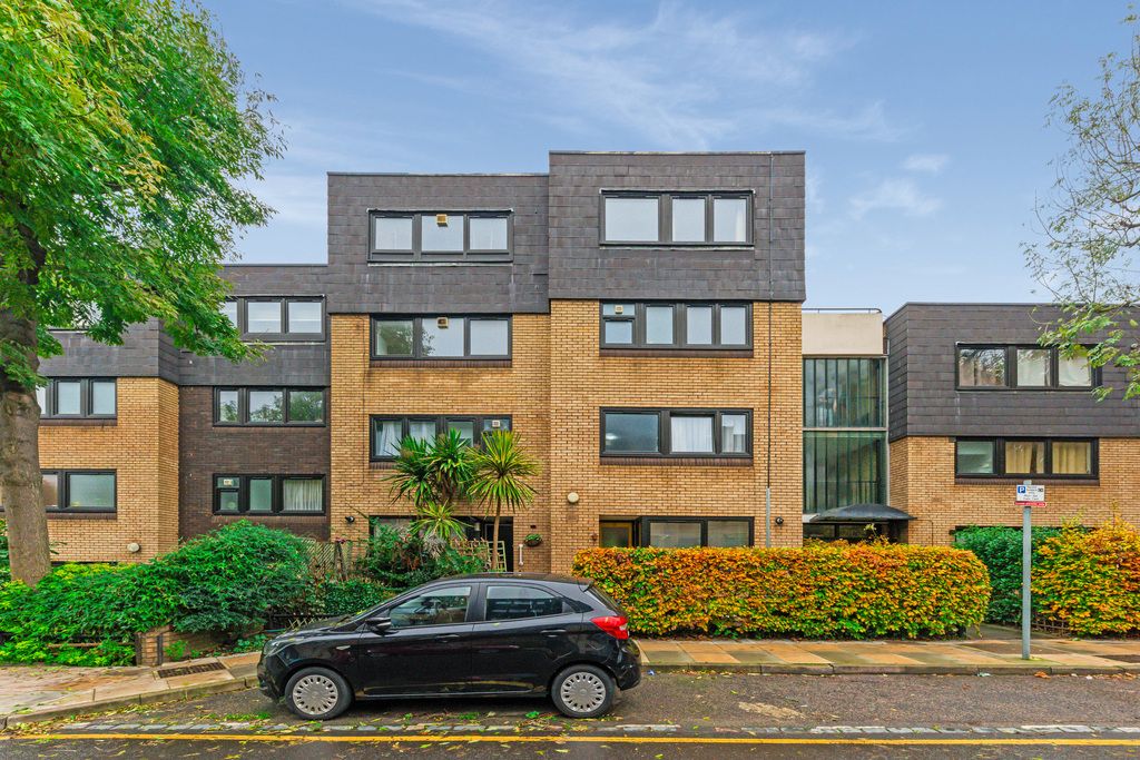 Ericcson Close SW18, 4 bed flat to rent, £3,000 pcm | PrimeLocation