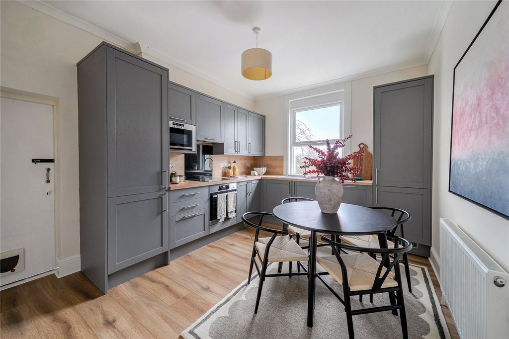 Dagnall Park, London SE25, 2 bed flat for sale, £375,000 | PrimeLocation