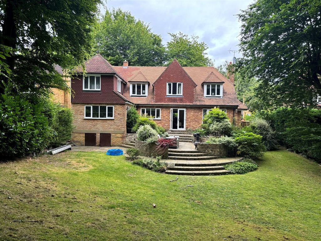 Bishops Road, Tewin AL6, 5 bed detached house for sale, £1,349,000 ...