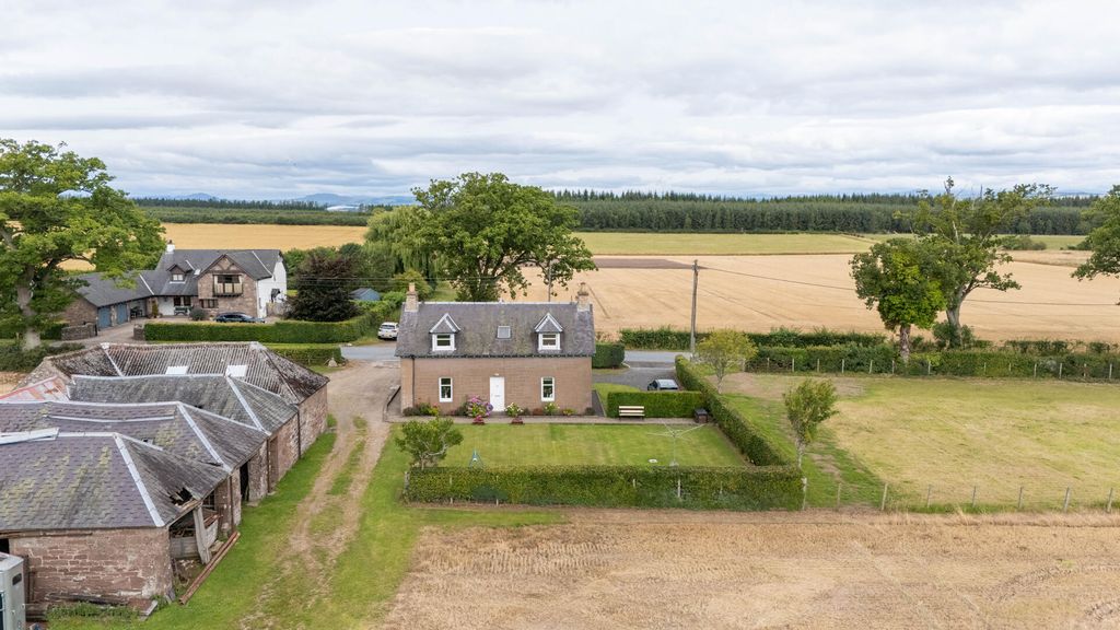 Burrelton, Blairgowrie PH13, 3 bed farmhouse for sale, £349,950 ...