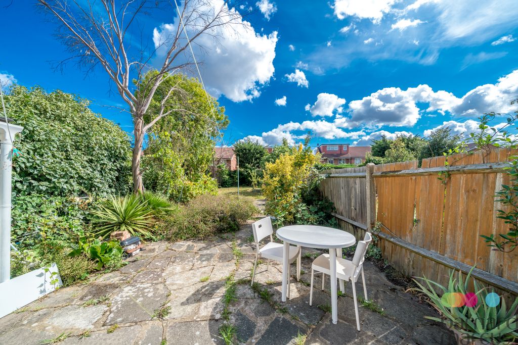 Grove Road, London N12, 3 bed terraced house for sale, £800,000 ...