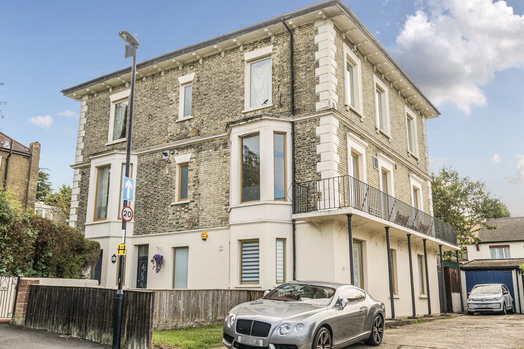 Grange Hill, London SE25, 4 bed flat for sale, £525,000 | PrimeLocation