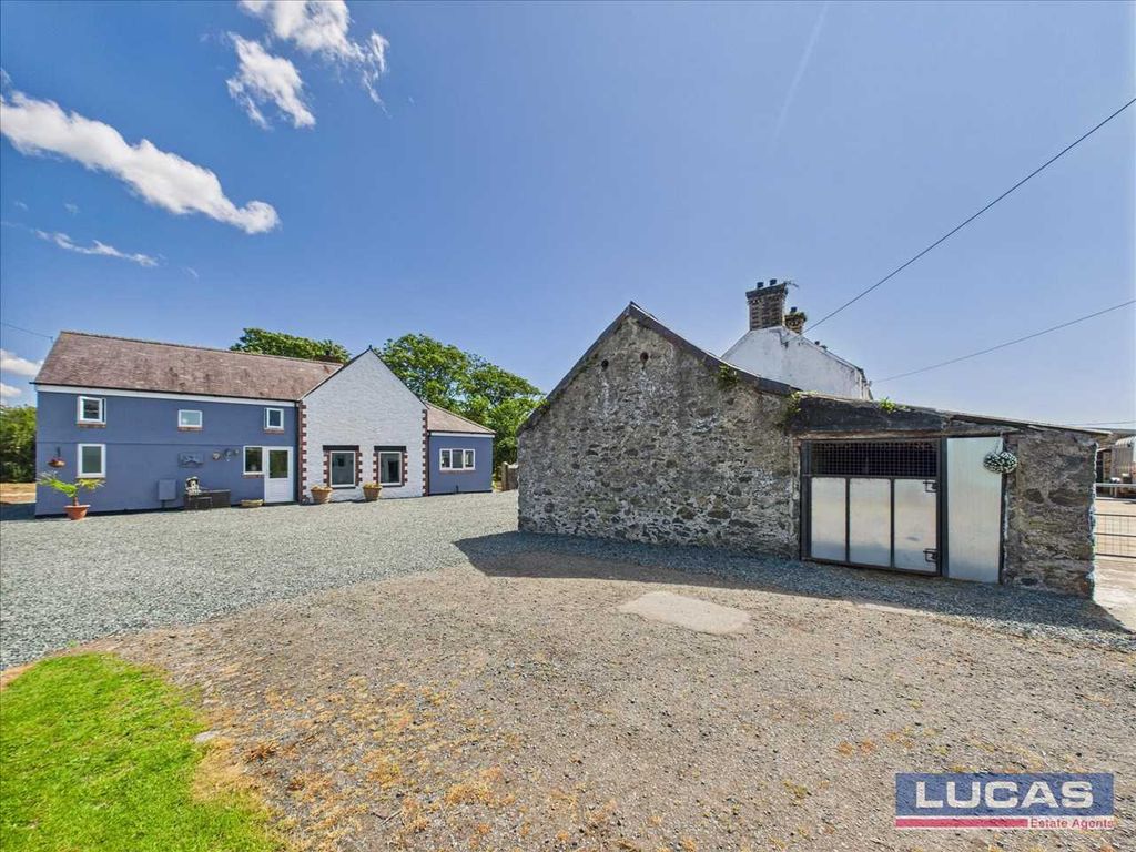 Newborough, Llanfairpwllgwyngyll LL61, 7 bed detached house for sale, £ ...