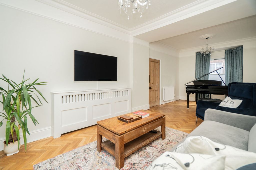 Bedford Road, Aspley Guise MK17, 6 bed link detached house for sale, £ ...