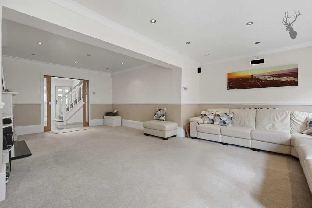 Pancroft, Abridge, Romford RM4, 5 bed semi-detached house for sale, £ ...