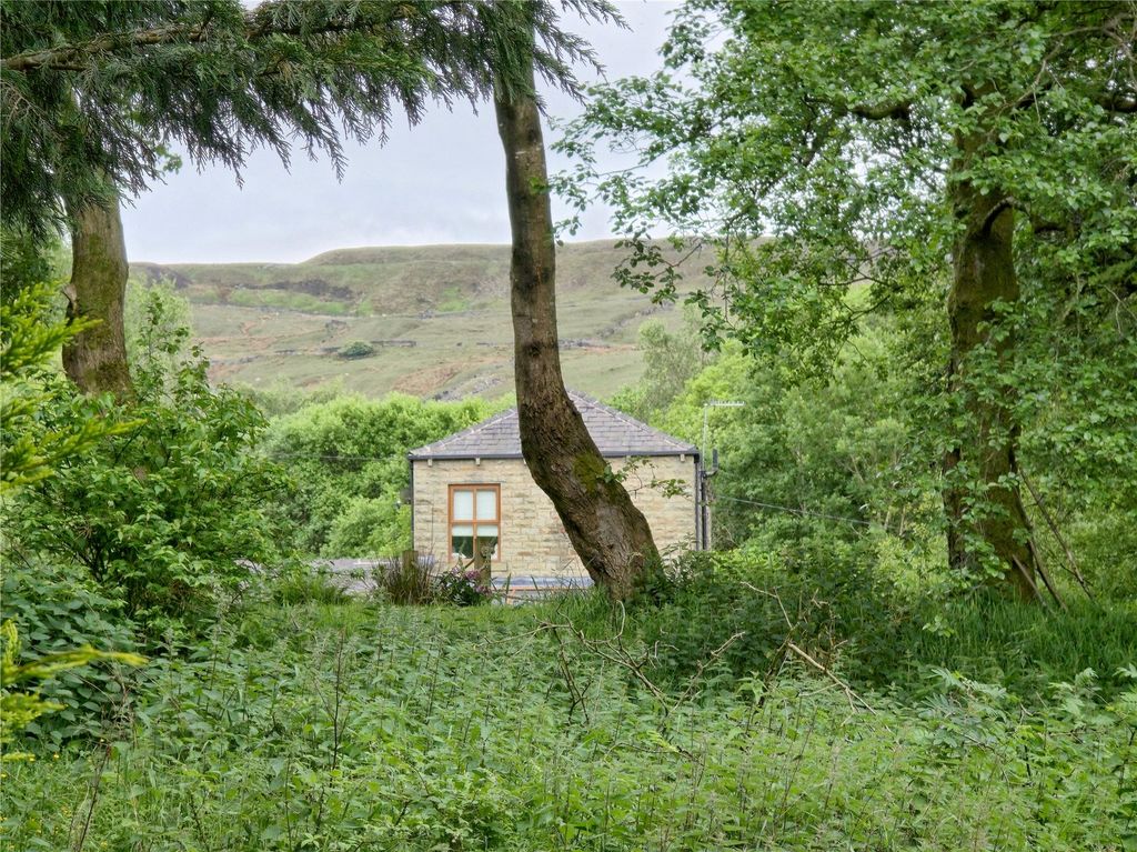 Lodge Bank House, Boarsgreave Lane, Cowpe, Rossendale BB4, 4 bed ...