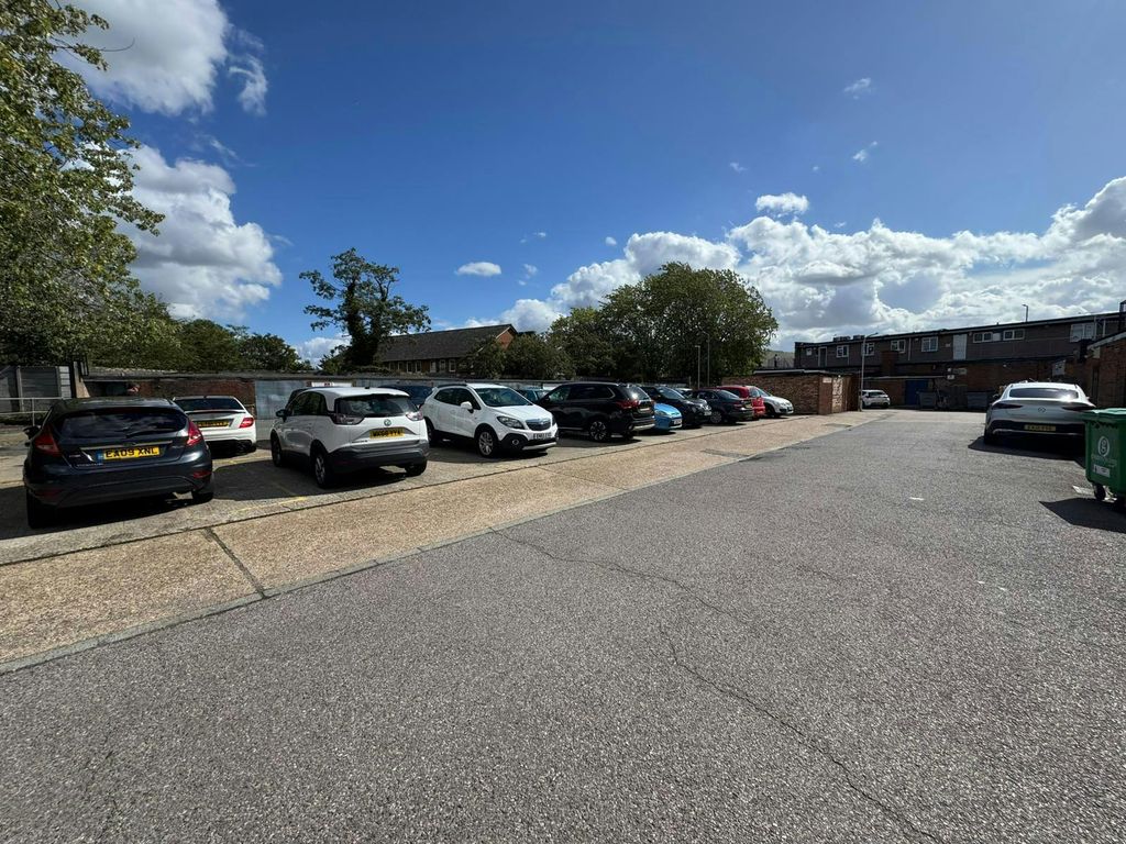 416 Whitmore Way, Basildon SS14, Retail premises to let, £14,000 pa ...