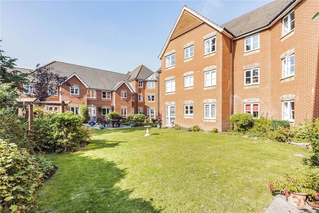 Chaldon Road, Caterham CR3, 2 bed property for sale, £145,000 ...