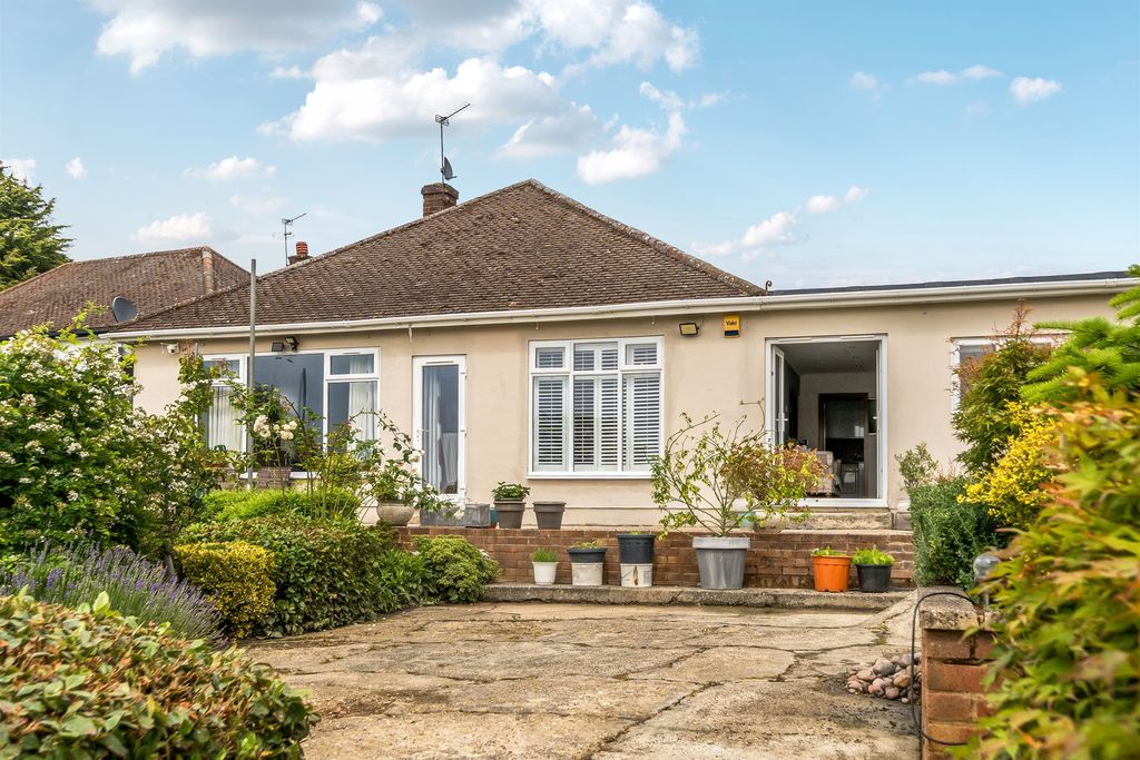 Old Park Road South, Enfield EN2, 3 bed detached bungalow for sale, £ ...