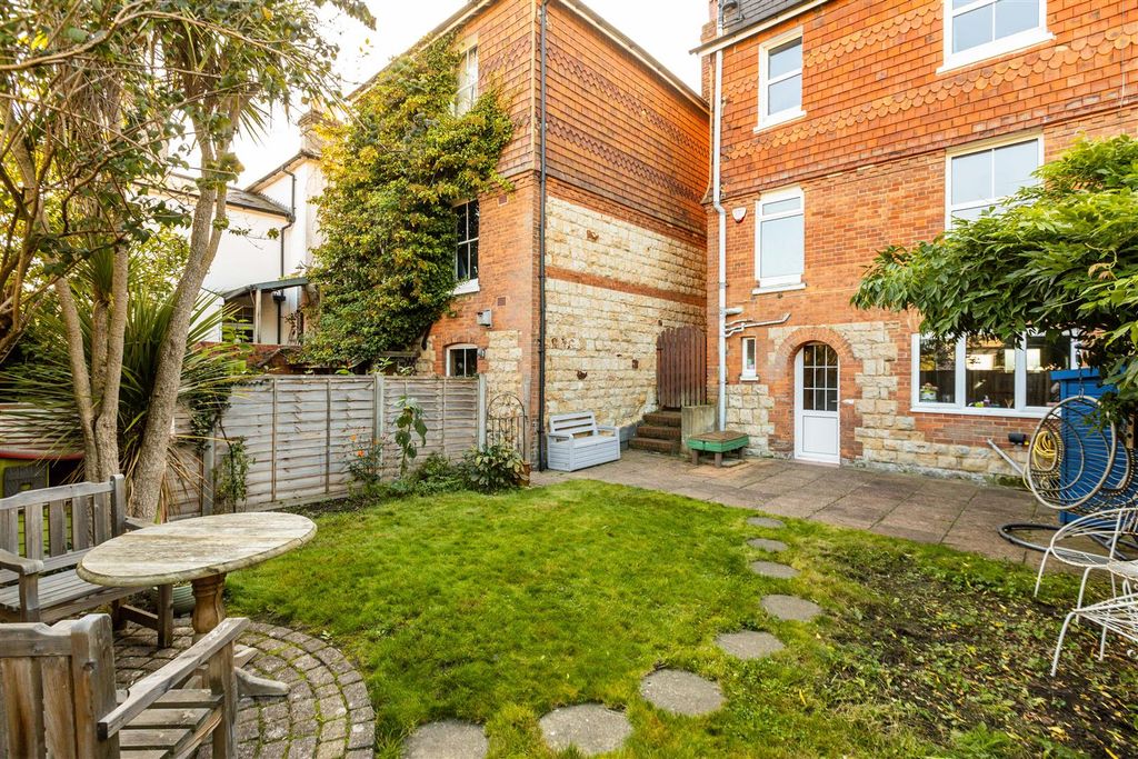 Grovehill Road, Redhill RH1, 4 bed end terrace house for sale, £750,000 ...