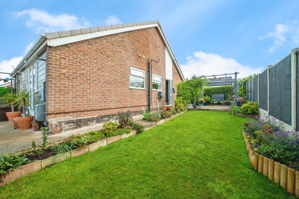 Cedar Drive, Selston, Nottingham NG16, 2 bed terraced bungalow for sale ...