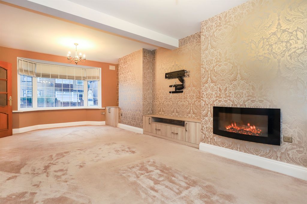 Moreton Road, Bushbury, Wolverhampton WV10, 3 bed detached house for ...