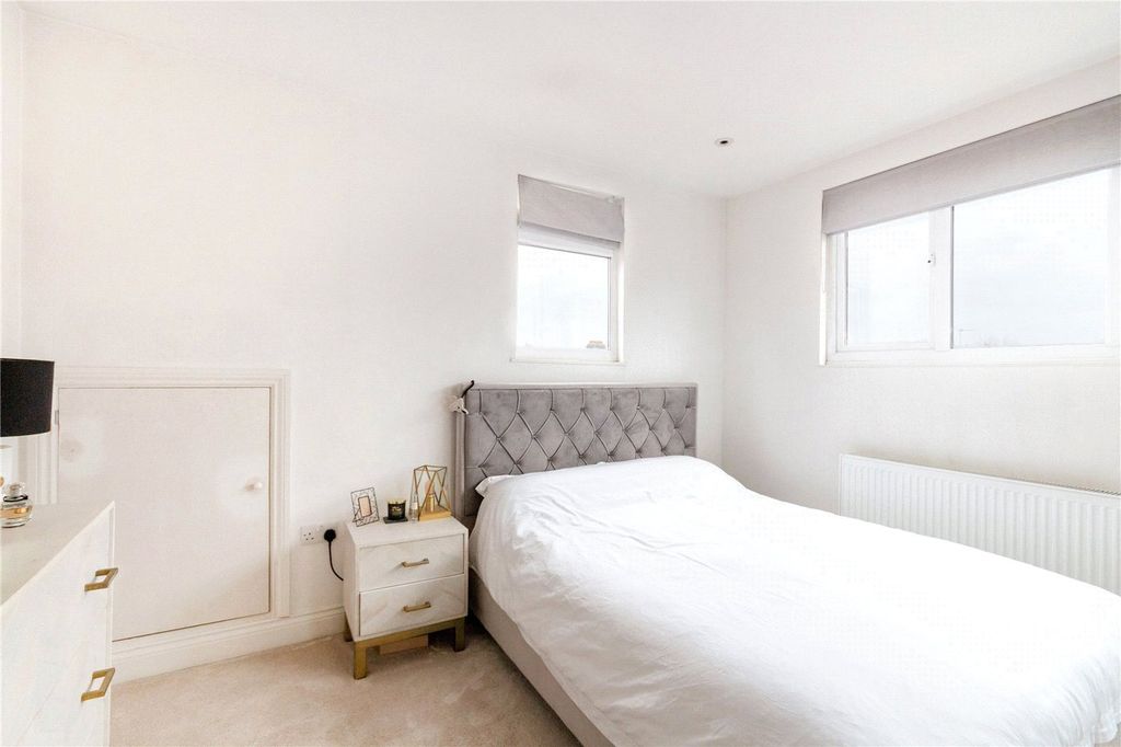 Church Lane, London SW17, 1 bed flat for sale, £385,000 | PrimeLocation
