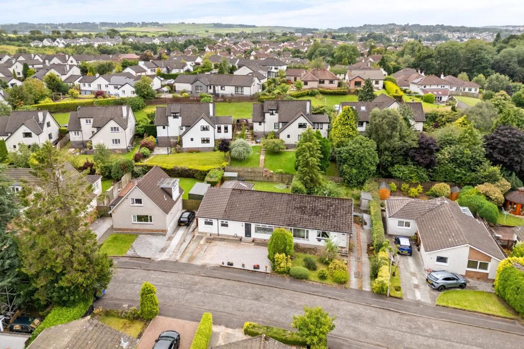 Langlees Avenue, Newton Mearns G77, 3 bed semi-detached bungalow for ...