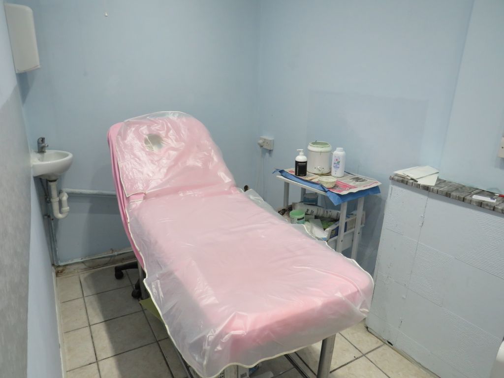 Central Parade, New Heston Road, Hounslow TW5, Retail premises for sale ...