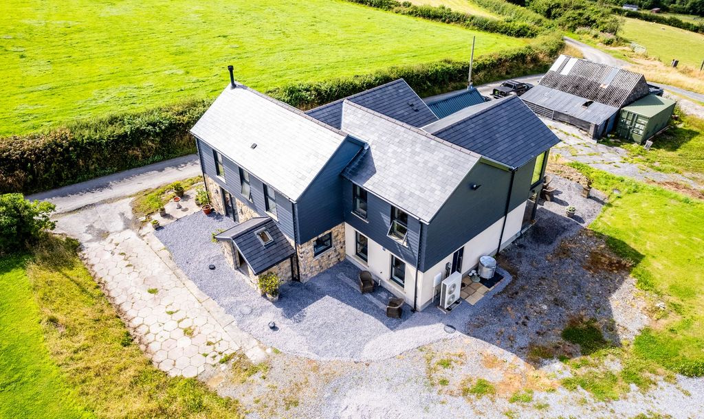 Efail Y Banc, Rhydargaeau Road, Carmarthen SA32, 4 bed detached house ...