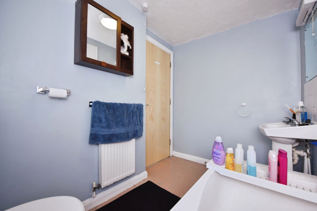 Cats Lane, Sudbury CO10, 2 bed flat for sale, £160,000 | PrimeLocation