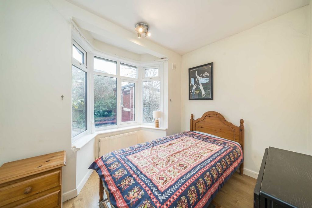 Grove Close, Kingston Upon Thames KT1, 2 bed maisonette for sale, £ ...